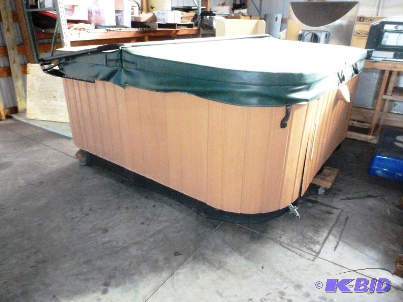 Marquis Euphoria 90" x 90" Hot Tub with Spa-Mate Cover | Marquis ...