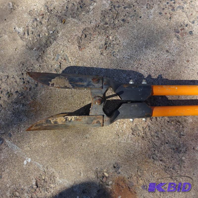 Ridgid Clam Shell Post Hole Digger... | K & C Auctions Blaine 27 | K-BID